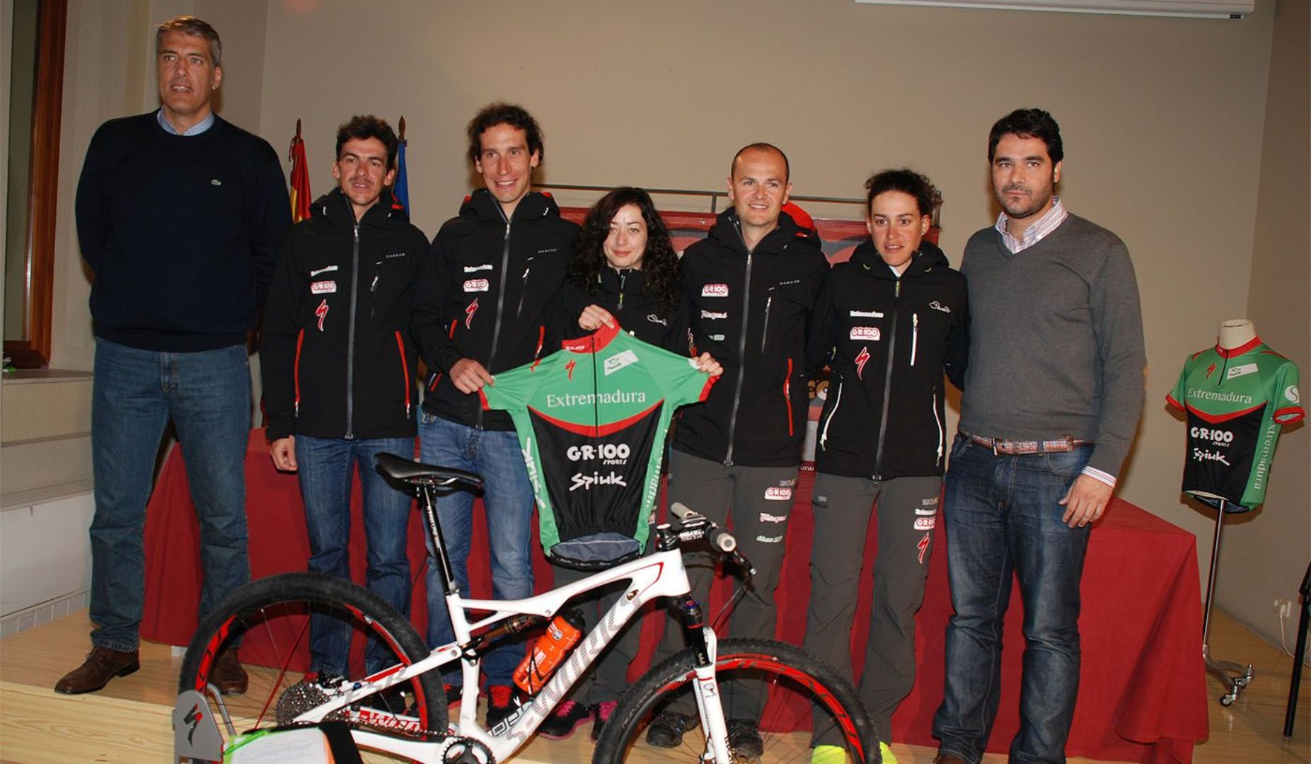 Presentado el Extremadura-GR100 MTB Team en Plasencia - Ciclo21
