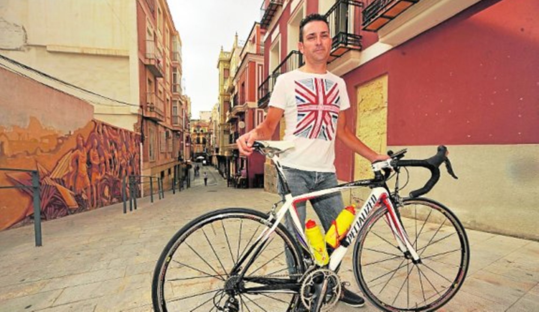 El ciclista solidario Juan A. Conesa inicia su andadura - Ciclo21