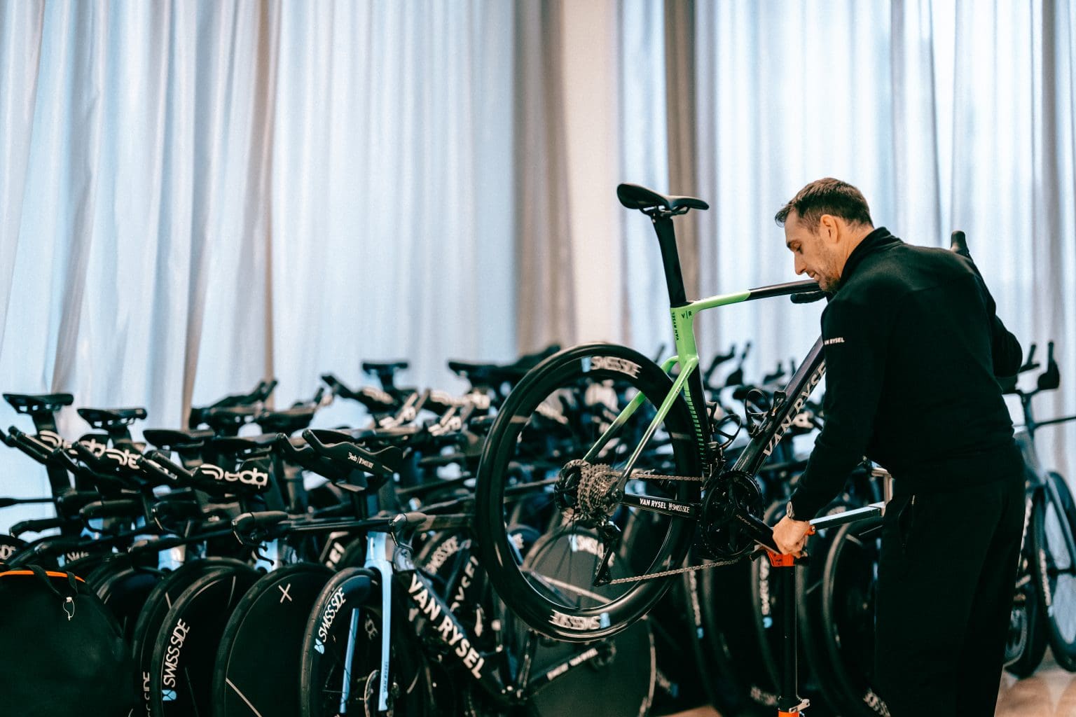 Dentro de la concentración del equipo Decathlon - Ciclo21